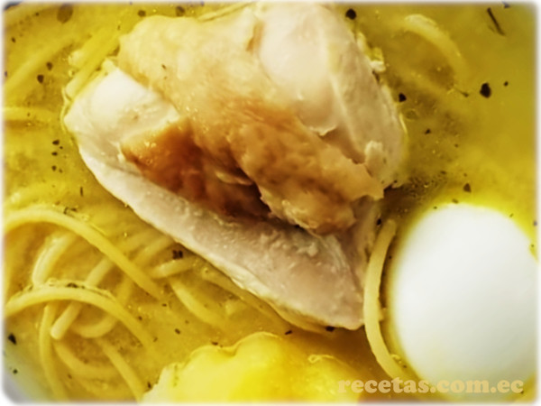 Caldo de gallina criolla - Recetas